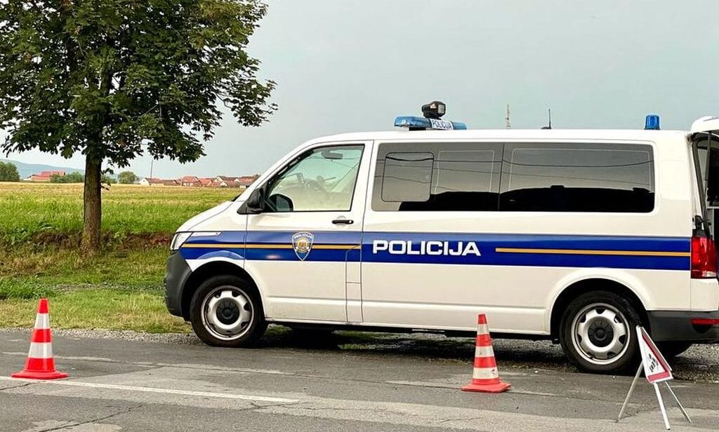 63-godišnjak skrivio prometnu nesreću, a 46-godišnjak bez vozačke upravljao neregistriranim ...