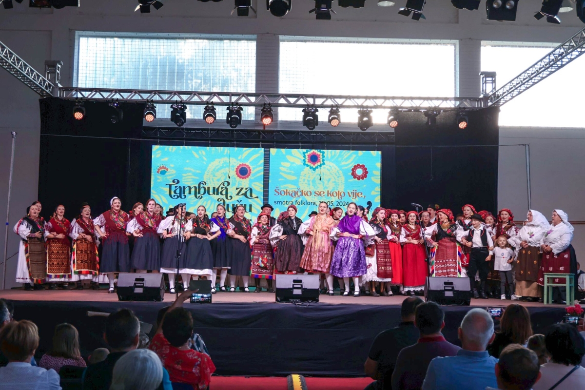 Bogatstvo tradicije na 12. smotri folklora „Šokačko se kolo vije ...