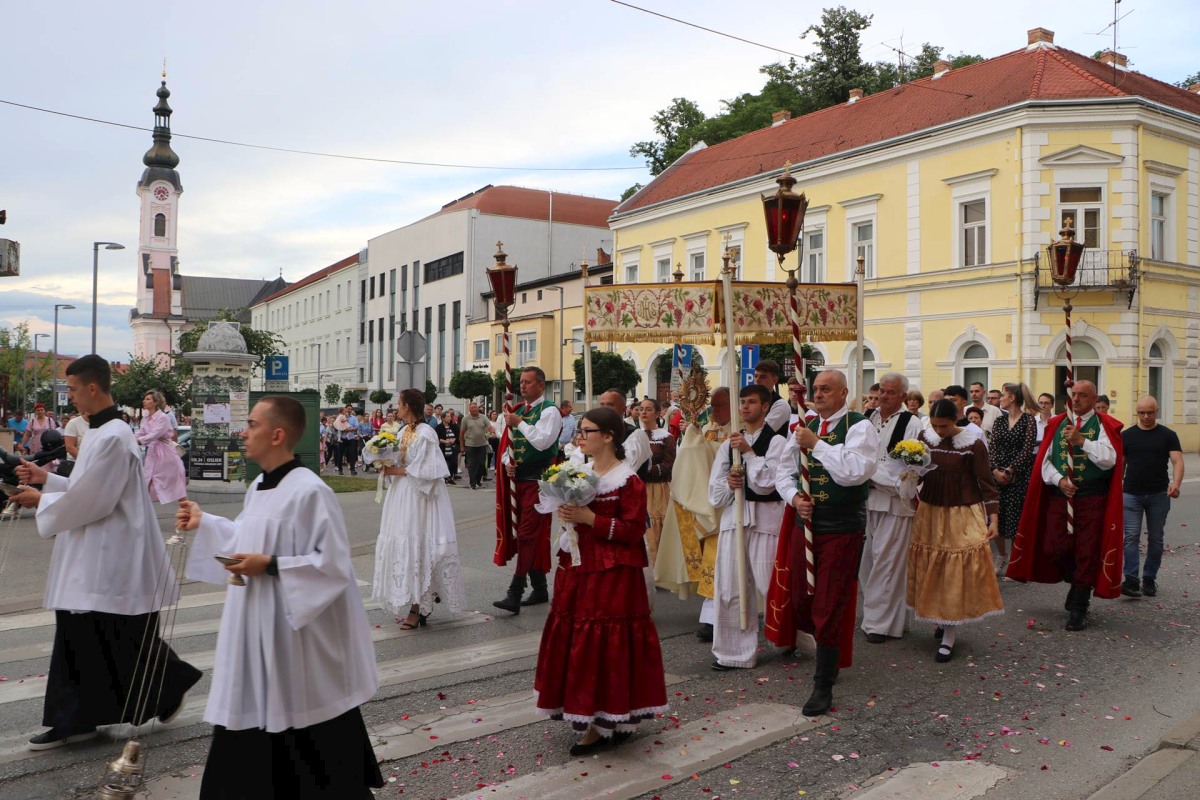 Što je Tijelovo i zašto je u Hrvatskoj blagdan? - Radio Vallis Aurea